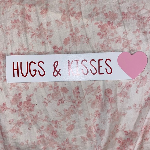 Accents | Hugs And Kisses Sign | Poshmark